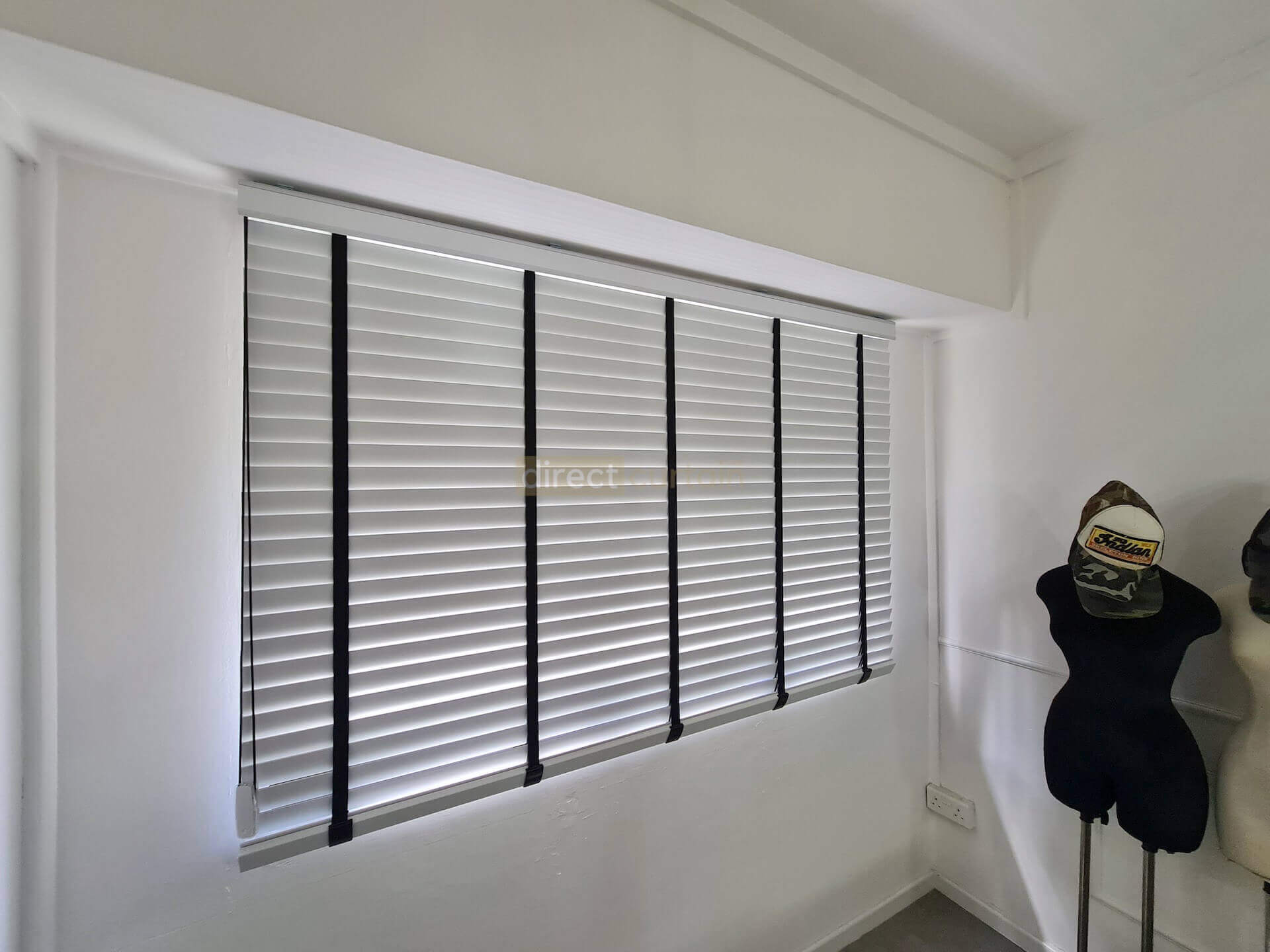 1 Loop Venetian Blind – PS White | Direct Curtain